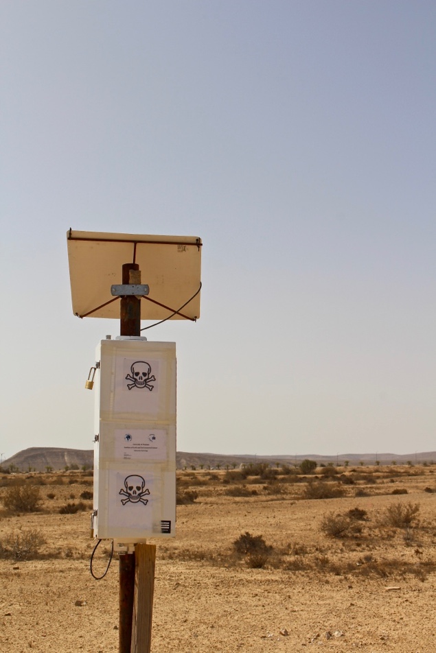 HOW TO MEASURE SOIL MOISTURE IN THE DESERT WITH COSMIC-RAY NEUTRONS? - LTER